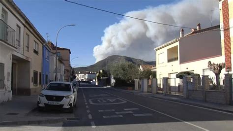 El Incendio De Castellón Sigue Activo Y Obliga A Desalojar Otras Tres