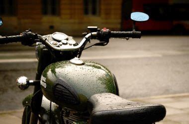Why Does Motorcycle Backfire: (10 Causes & How To Fix It) - Motoxtasy