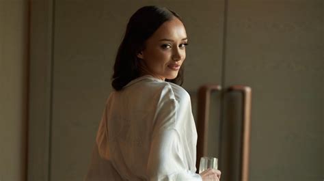 Жена Славы Комиссаренко впервые прокомментировала скандал с вебкамом