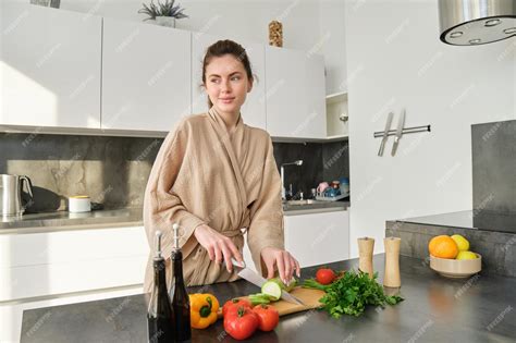 Free Photo Portrait Of Beautiful Brunette Woman In The Kitchen