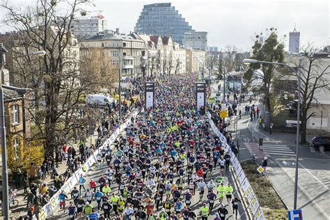 Ile kilometrów przebiega dyrektor Półmaratonu w Poznaniu Rozwiązanie konkursu Bieganie pl