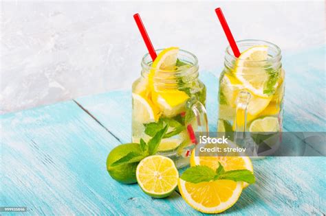감귤 류의 신선한 레몬 소 다 아이스 민트 레몬 나무 배경 0명에 대한 스톡 사진 및 기타 이미지 0명 감귤류 과일 과일