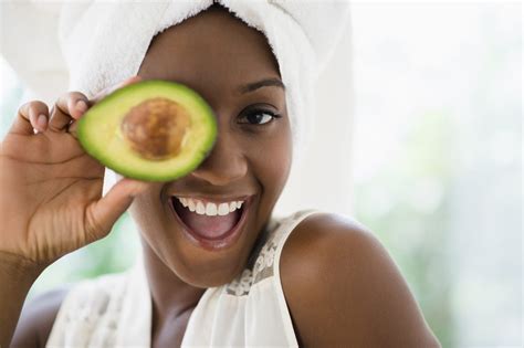 Máscaras faciais caseiras receitas para testar na sua casa