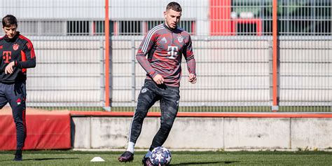 Lucas Hern Ndez Trainiert Erstmals Wieder Mit Dem Ball