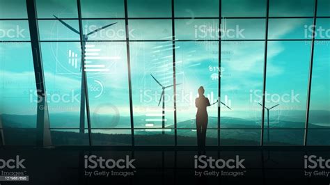 비즈니스 우먼은 풍력 터빈의 배경에서 가상 인포그래픽을 살펴봅니다 3차원 형태에 대한 스톡 사진 및 기타 이미지 3차원 형태 가상현실 개발 Istock