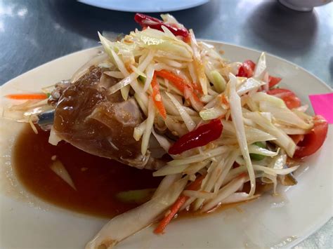 ตำปูม้า ร้าน ส้มตำเจ๊นงค์ริมน้ำวัดปริวาส ริมน้ำวัดปริวาส