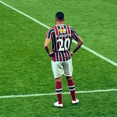 Gafe Renato Augusto Vai A Campo Nome Grafado Errado Na Camisa Do
