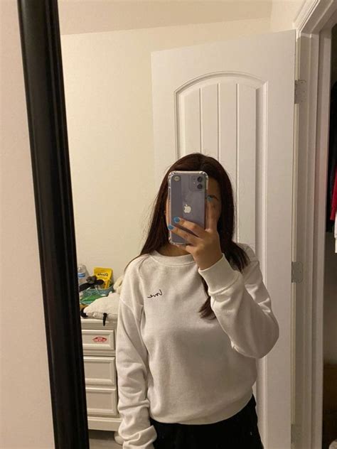 Sweatshirt Girl Photo Poses Mirror Selfie Poses Cool Girl Pictures