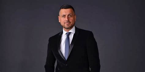 Елин Пелин преобразява центъра си прави минерален басейн в двора на