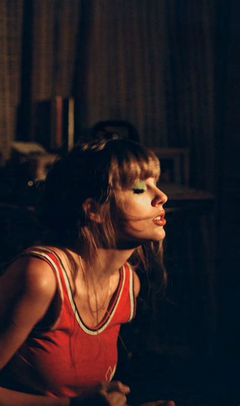 Pin By Tswiftenthusiast On Taylor Swift Wallpapers Taylor Swift Photoshoot Taylor Swift Album