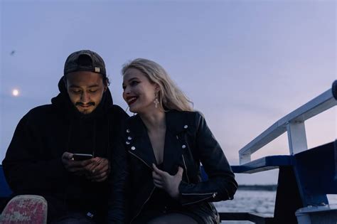 Cómo disimula una mujer que le gustas Amate y Ama