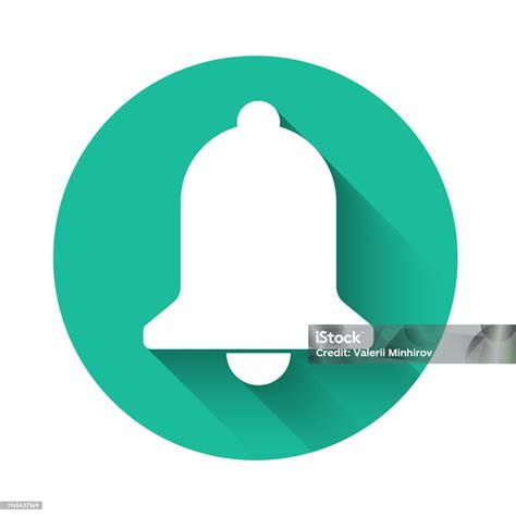 긴 그림자와 고립 된 흰색 울리는 벨 아이콘입니다 알람 기호 서비스 벨 핸드 벨 사인 알림 기호입니다 녹색 원 버튼을 클릭