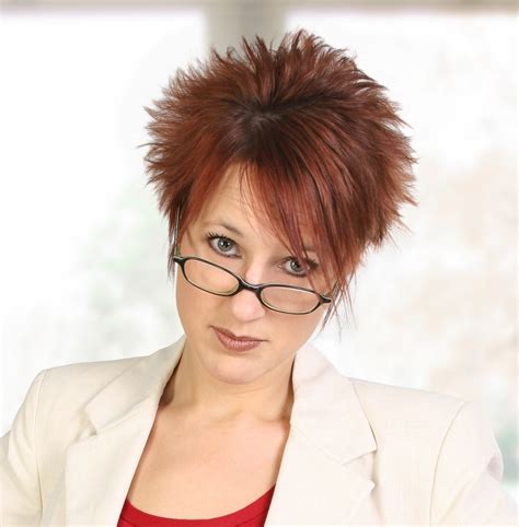 25 Awe Inspiring Short Hairstyles For Women With Glasses Hairstylecamp