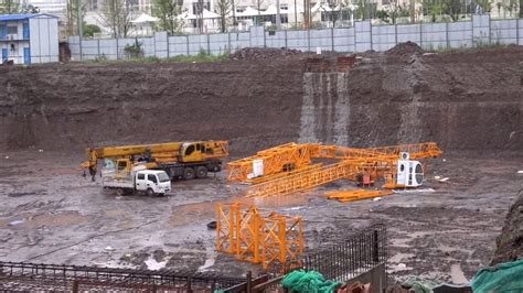 陈半仙给工友顶班干日结，运气好碰上下雨天没活干，又要立塔吊了【陈半仙儿】 Youtube
