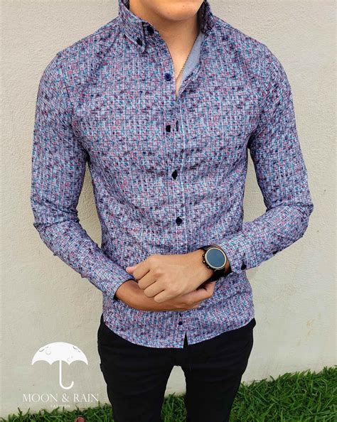 Camisa slim fit de cuadros para hombre en colores exóticos para resaltar su tono y pantalón de
