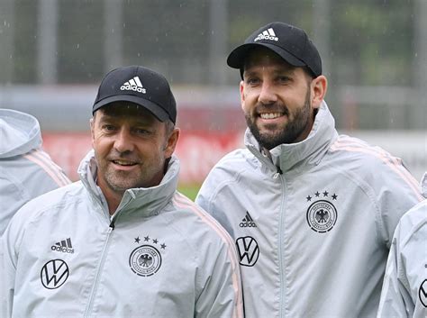 Hansi Flicks Spezialtrainer Für Katar Verpflichtung Zahlt Sich Schon Aus