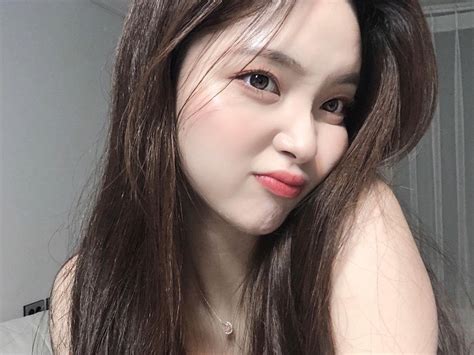 김나희 On Instagram 🤨 똑같지” Beautiful Girl Makeup Creative Makeup Looks Pretty Korean Girls