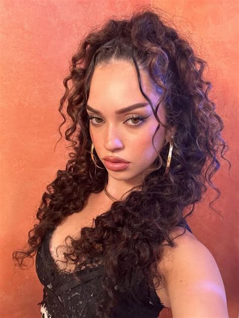 Female Hybe Idol Accused Of Lip Syncing Amid Recent Live Vocal