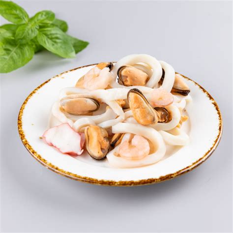 Коктейль из морепродуктов отварных в рассоле 180 г Ozon Fresh купить на Ozon по низкой цене