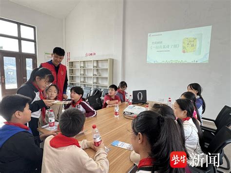 常熟市支塘镇何北村开展“‘扫黄打非进农村 ‘全民阅读伴我行”活动辖区青少年文化