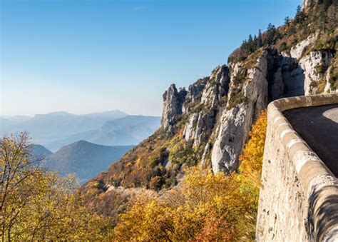 รูปภาพbergpass เลือกดูภาพถ่ายสต็อก เวกเตอร์ และวิดีโอ2971 Adobe Stock