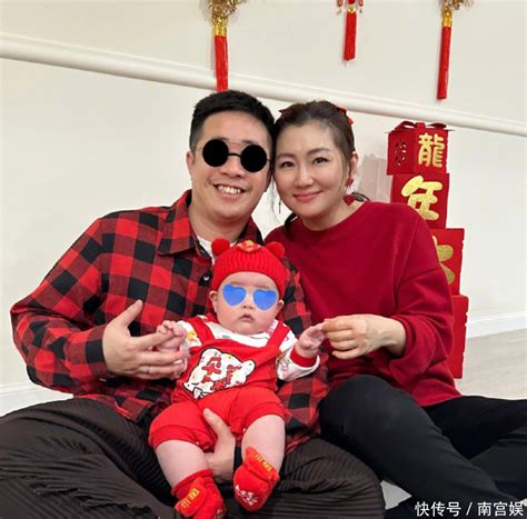 任家萱身材发福认不出，抱儿子逛公园笑容满面，儿子肉嘟嘟很讨喜 360娱乐，你开心就好