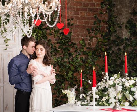 Valentine Liefde En Verhouding Tederheid Jonge Paar Meisje En Vriend