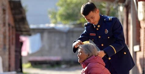 （镜观中国·新华社国内新闻照片一周精选）“别样婚纱照”背后爱的传递腾讯新闻