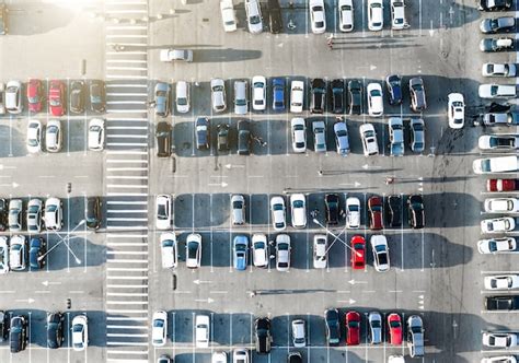 Coches En Vista De Estacionamiento Desde Arriba Foto Premium