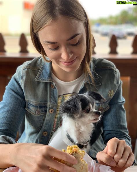 Andrea Bowen Gethu Cinema