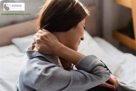 How To Treat A Stiff Neck In 60 Seconds Shanghai Medical Clinic