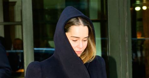 Emilia Clarke Sex Mit Drei Männern Rippenbruch Weekendat