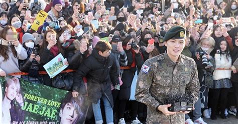 T포토 김재중 많은 팬들과 함께하는 전역
