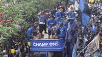 Lautan Bobotoh Sambut Kedatangan Persib Di Bandung