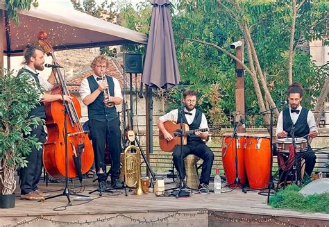 La Petit Pause Bistrot De Pays Café Culturel And Restaurant