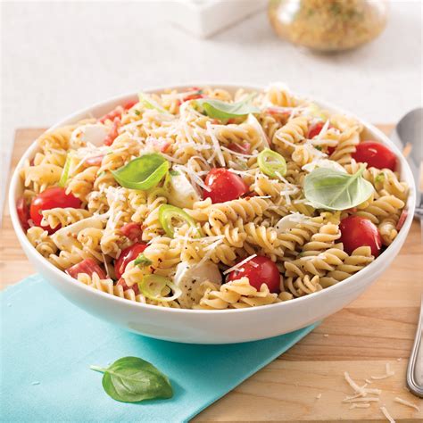 Salade de pâtes aux tomates et bocconcinis 5 ingredients 15 minutes