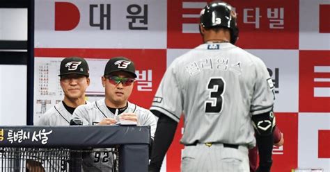 [포토] 최원호 감독 윌리엄스 만루서 내야 뜬공