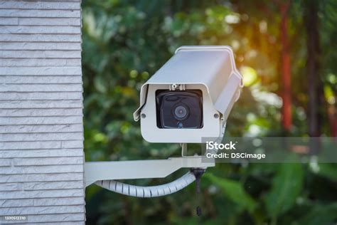 보안을 위해 Cctv 카메라를 설치하는 기술자 0명에 대한 스톡 사진 및 기타 이미지 0명 감시 기술자 Istock