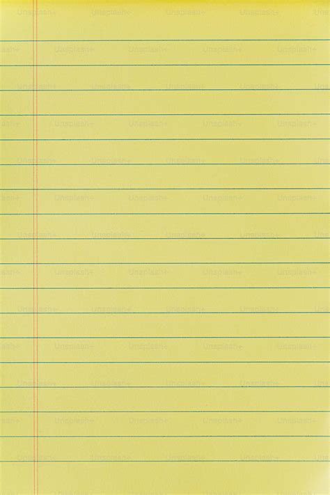 흰색 배경에 노란색 줄이 그어진 종이 한 장 사진 Unsplash의 배경 이미지