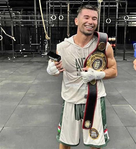 Таджикский боксер стал лучшим на турнире во Вьетнаме взял пояс Wba