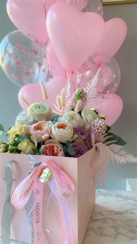 Рожеві латексні серця та прозорі кулі з серцями