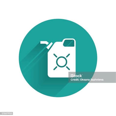 긴 그림자로 격리 된 모터 기계 오일 아이콘용 화이트 캐니스터 오일 갤런 오일 변경 서비스 및 수리 엔진 오일 기호입니다 녹색