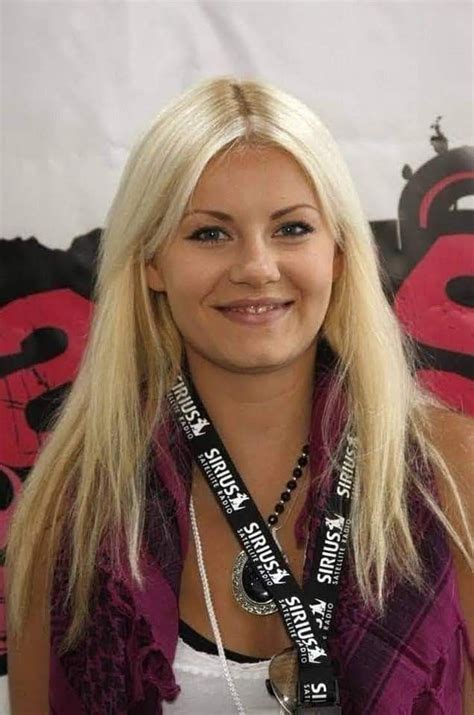 Pin By Chris On Elisha Cuthbert Elisha Cuthbert Cuthbert Celebrities