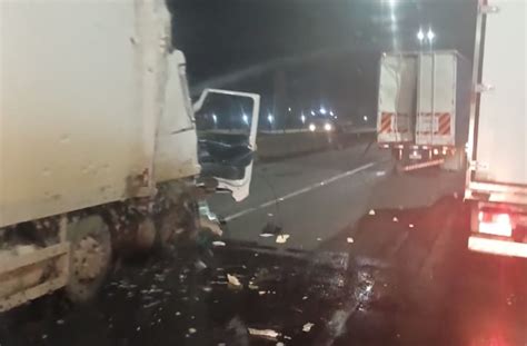 Acidente Bloqueia Faixas Da Br 101 Em Joinville E Causa Lentidão Na