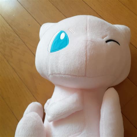 Yahooオークション しっぽみてみて めちゃでかミュウぬいぐるみ ポ