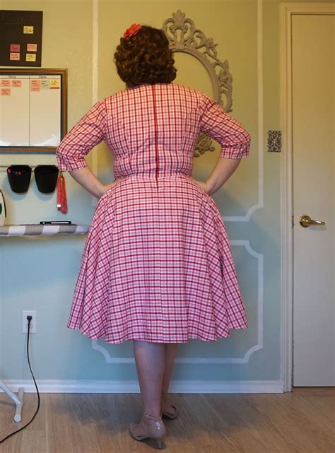 Aux Belles Choses: Valentine's Day Dress - Gertie Princess Seam Bodice