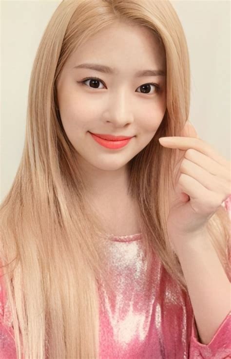 Pin By Kpop For A Better Future On Izone Bloomiz Bloom Iz Bloom