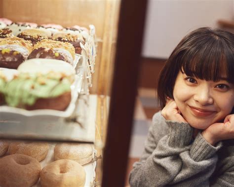 今年度映画賞総なめ！ 注目の俳優・岸井ゆきののこれまでと今のすべてがわかる、ありのままの⼼の内を収めた唯一のフォトエッセイ『余⽩』 直筆サイン