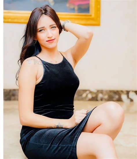 منار سامي قوام جسمها ساخن مثير 10 صور الفن والجمال