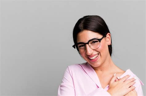Sentirse Romántico Feliz Y Enamorado Sonriendo Alegremente Y Tomados De